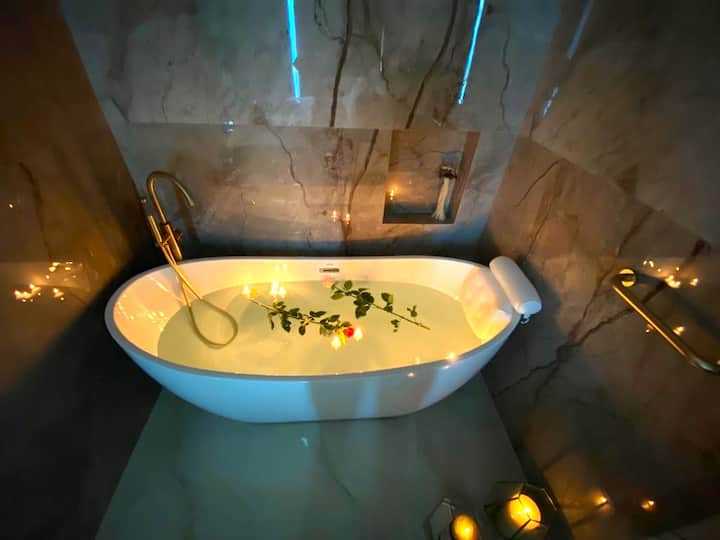 Rose Suite - Israel
