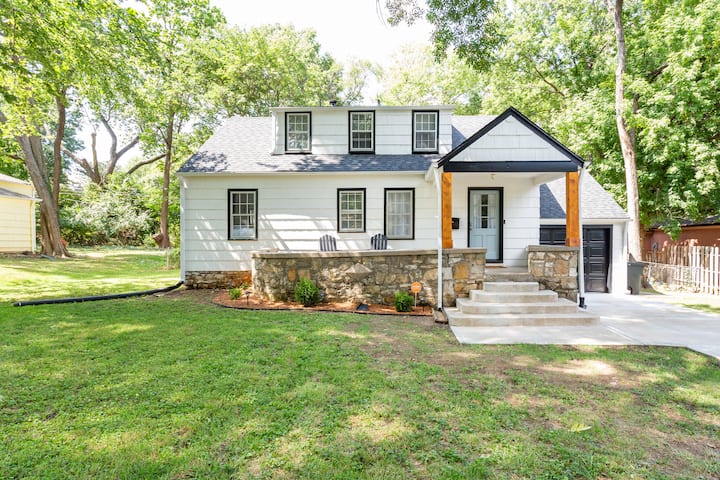 Cute 4 Bedroom Home Perfect For Spring - Kansas City, KS