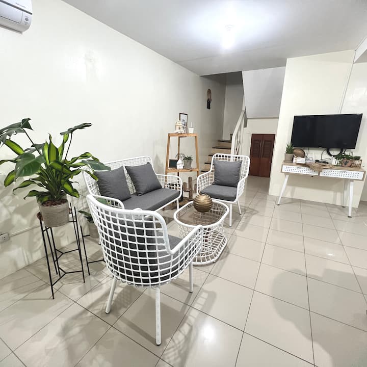 Cozy Home In Angeles City - Near Everything - Angeles