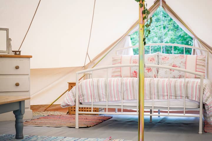 Bell Tent Sleeps 5 - Tenby