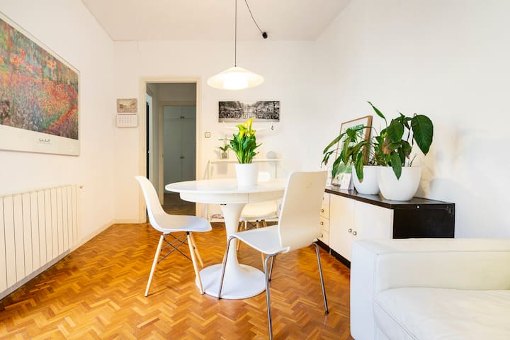 Room For Rent In Shared Apartment - Barcelona