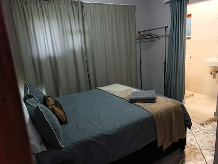 Spacious 1 Bedroom Suite In Meerensee - Richards Bay