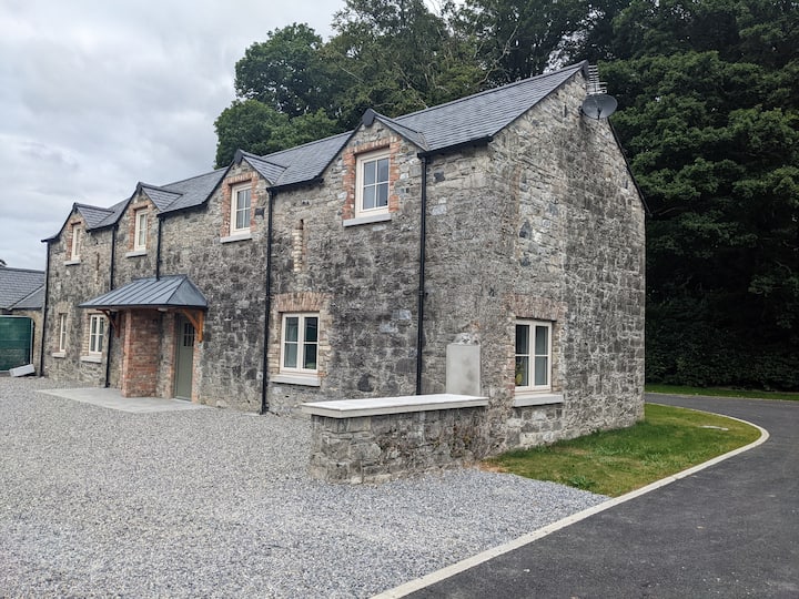Athronan House - Trim
