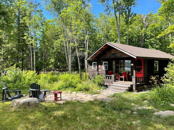 Lakeside Romantic Cabin, Sunset Views - Huntsville