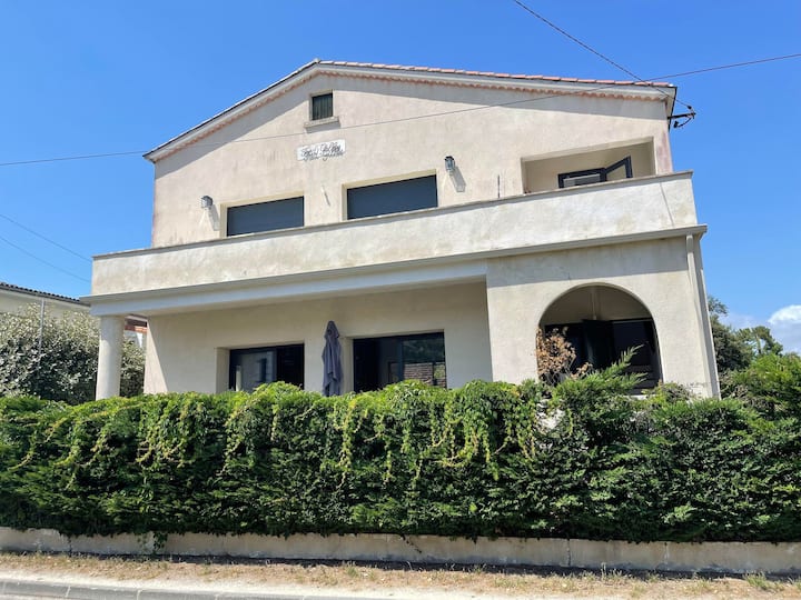 Villa Familiale, Très Grand Terrain Boisé 13 Pers. - Royan