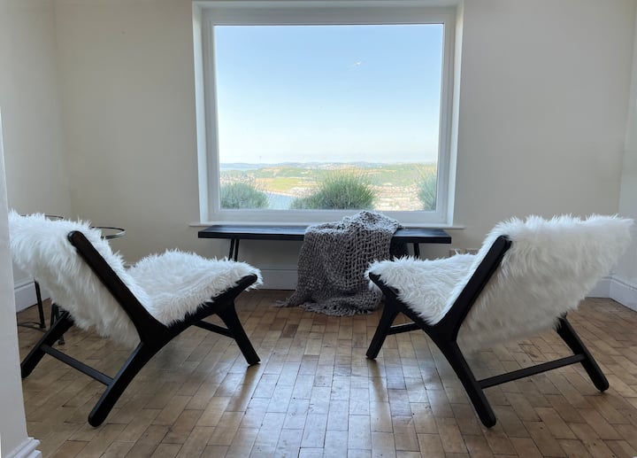 8 Bedrooms, Sleeps 19, Hot Tub, Mountain/sea Views - Conwy