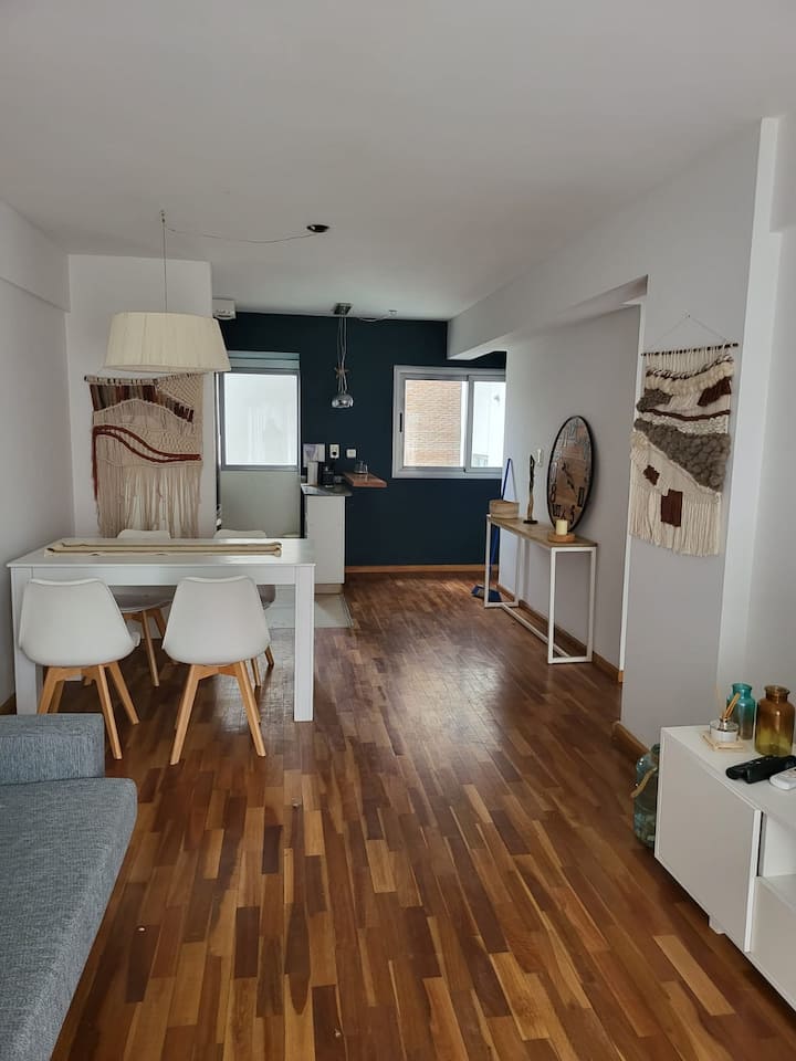 Cálido Y Delicado.  Un Dormitorio. - Rosario