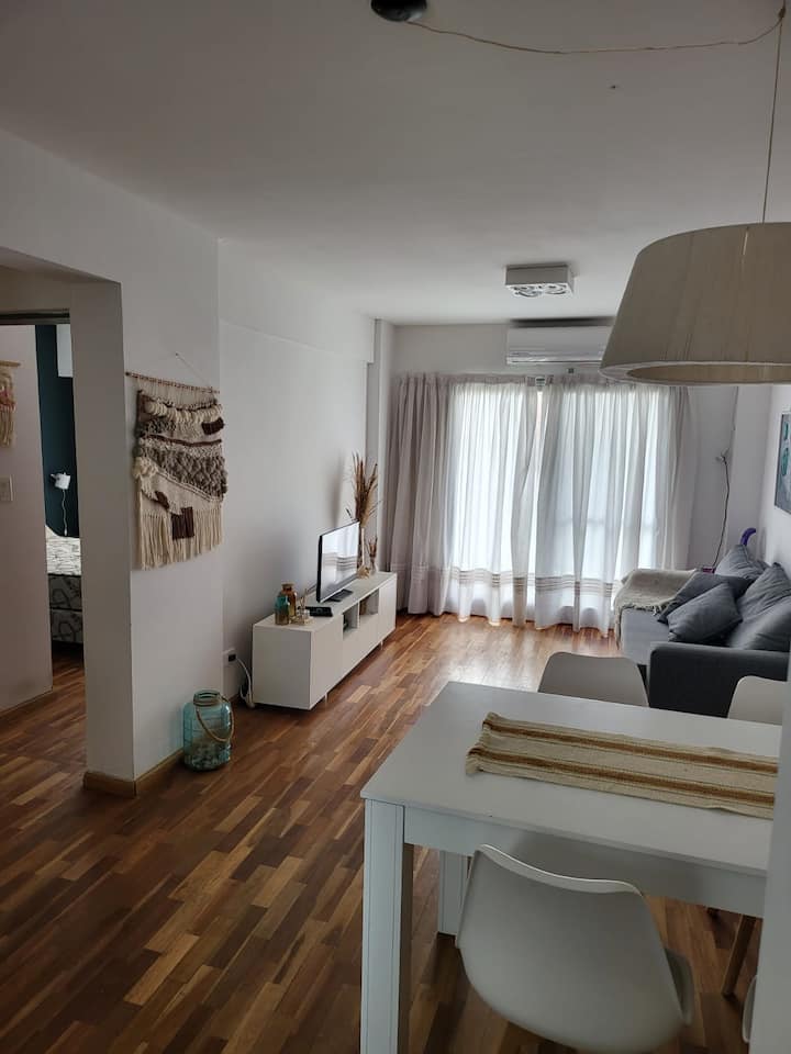 Cálido Y Delicado.  Un Dormitorio. - Rosario