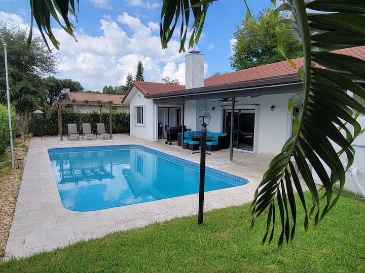 Renovated 3 Bedroom +Den /2 Bath Heated Pool House - Coral Springs, FL