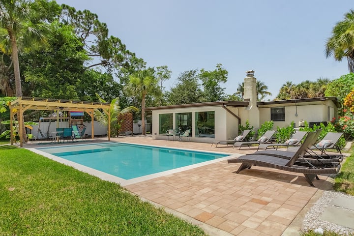 "Flamingo Feliz” Heated Pool! Near Beach, 5th Ave. - Naples, FL