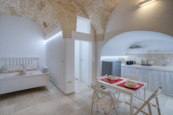 Alcova Lombroso - Alloggio Storico In Pietra - Ceglie Messapica
