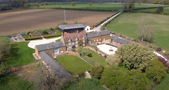 Beautiful 2 Bed Cottage Picturesque & Tranquil - Wellingborough