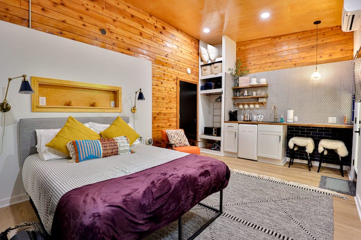 City Cottage In Modern Crash Pad - Austin, TX