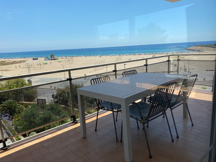 Precioso Apartamento En Primera Línea De Mar - Torredembarra