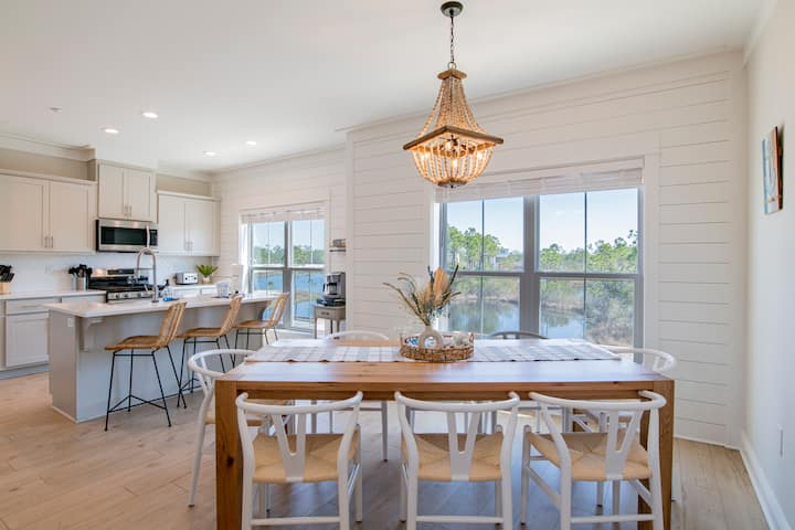 Coastal Retreat • Pet-friendly W/pool, Balcony - Orange Beach, AL