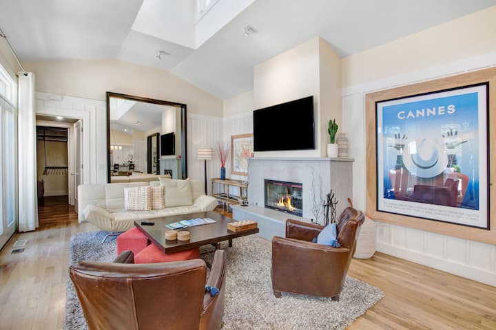 French Contemporary Home In 5 Star Resort! - Napa, CA