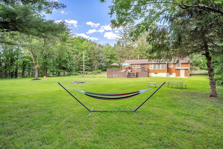 Cozy House Sleeps 12. Rent 3 Nights, 4th Free. - Lake Wallenpaupack, PA