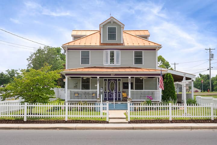 Awesome Victorian House On Main St - Luray, VA