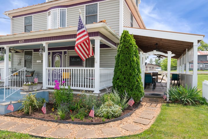 Awesome Victorian House On Main St - Luray, VA
