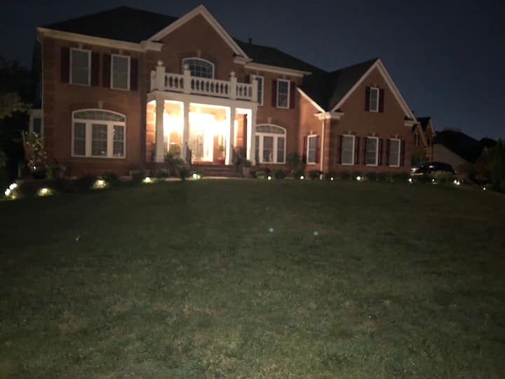 Spacious Walkout Suite - Maryland