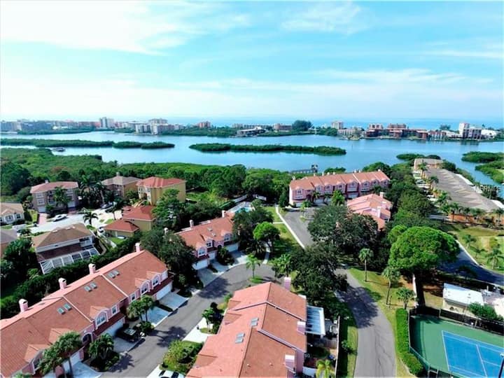 Spacious Townhome In Gated Waterfront Community - Indian Rocks Beach, FL