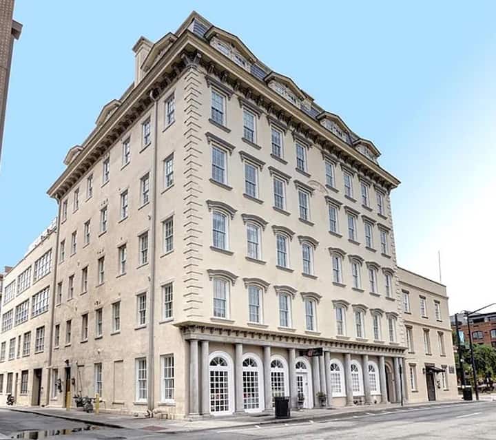 The Heart Of Historic, Downtown Savannah - Savannah