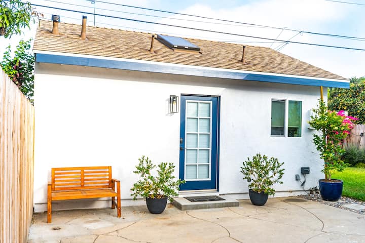 Charming Guest House With Private Patio - Los Angeles, CA