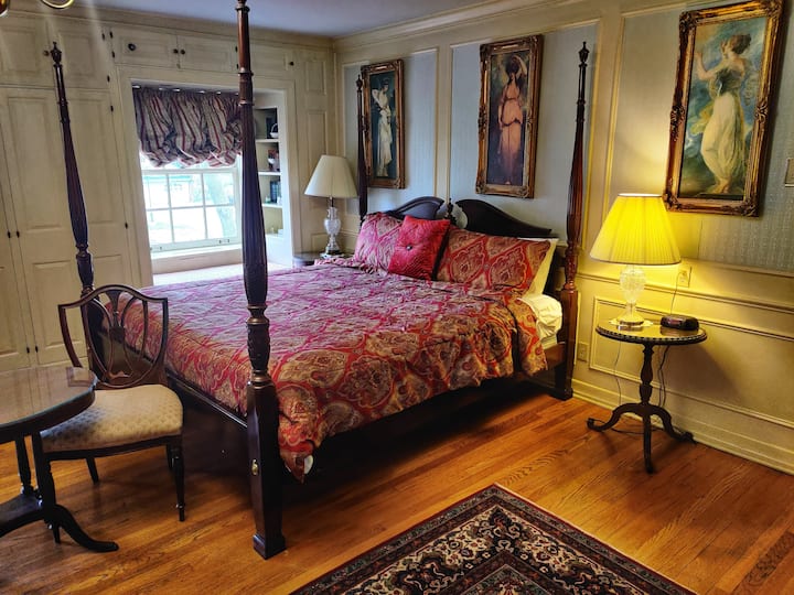 Montague Suite (1 King Bed+living Room+bathroom) - Saginaw, MI