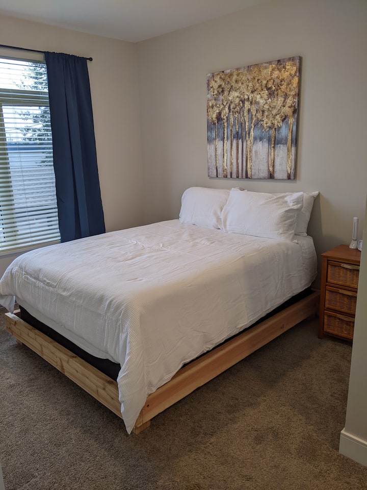 Central 2-bedroom Condo With Indoor Fireplace - Smithers