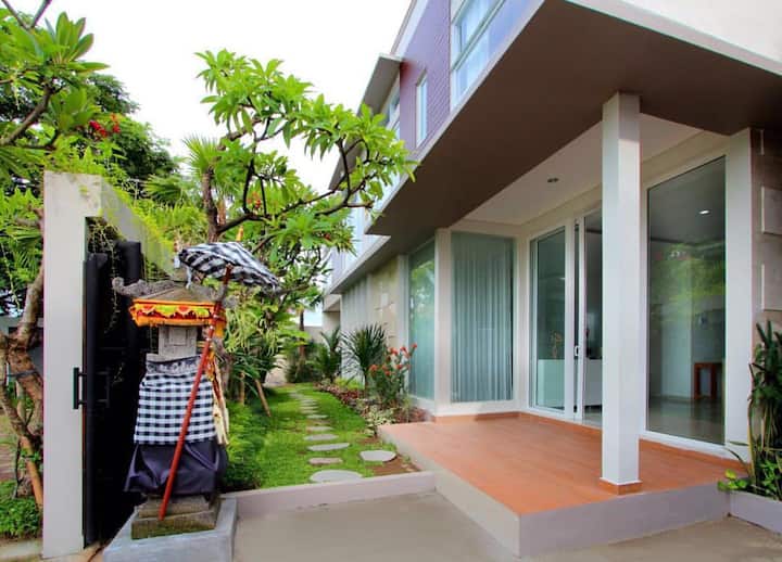 Rumah Cantik Di Kuta Untuk Keluarga Dan Rombongan - Denpasar