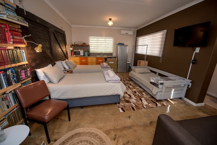 Autumn Flatlet @Diemoerbeiboom - Bloemfontein