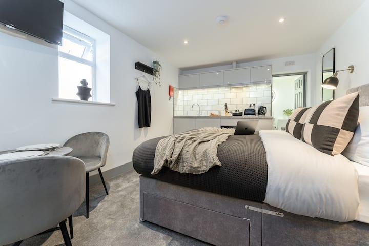 Perfect Work Base • Laundry, Fast Wi-fi & Parking - Southampton