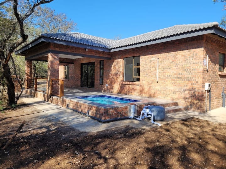 Catscorner Where You Can Take A Break In The Bush - Marloth Park