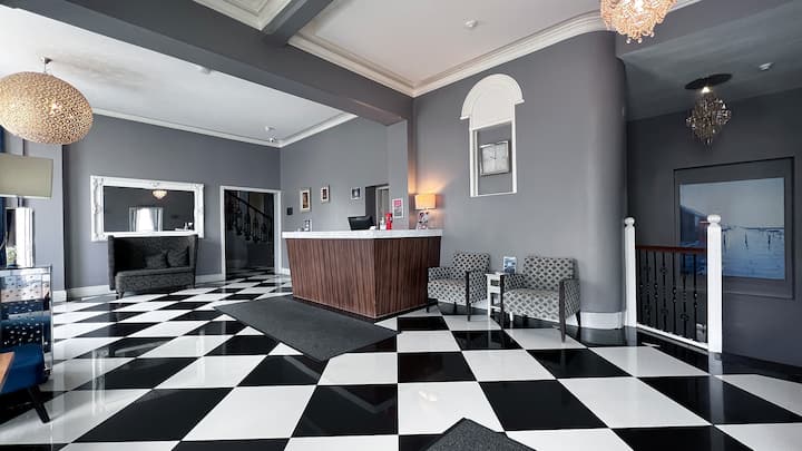 Private 2 Bedroom Apartment On The Leas - Folkestone