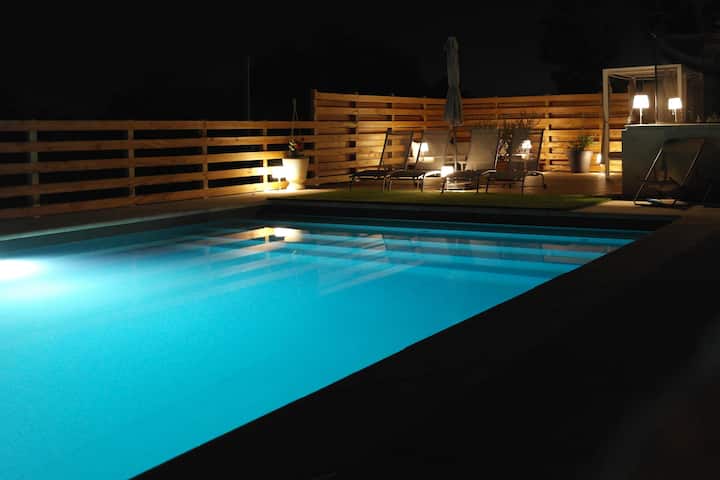Bas De Villa De 90m² Avec Piscine - Pertuis
