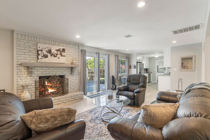 Relaxing Family Friendly Modern Retreat - Tulsa, OK