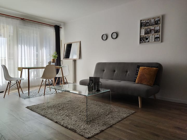 Spacious Apartment In Hip Neighborhood - Budapest