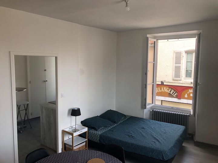 Appartement En Centre Ville De Parthenay - Parthenay