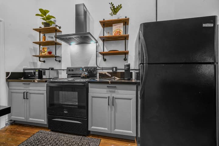 Gaslamp Huge Layout 4br/2ba Attached Units - Coronado, CA
