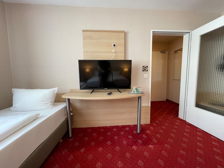 Single Room With Breakfast - Stuttgart