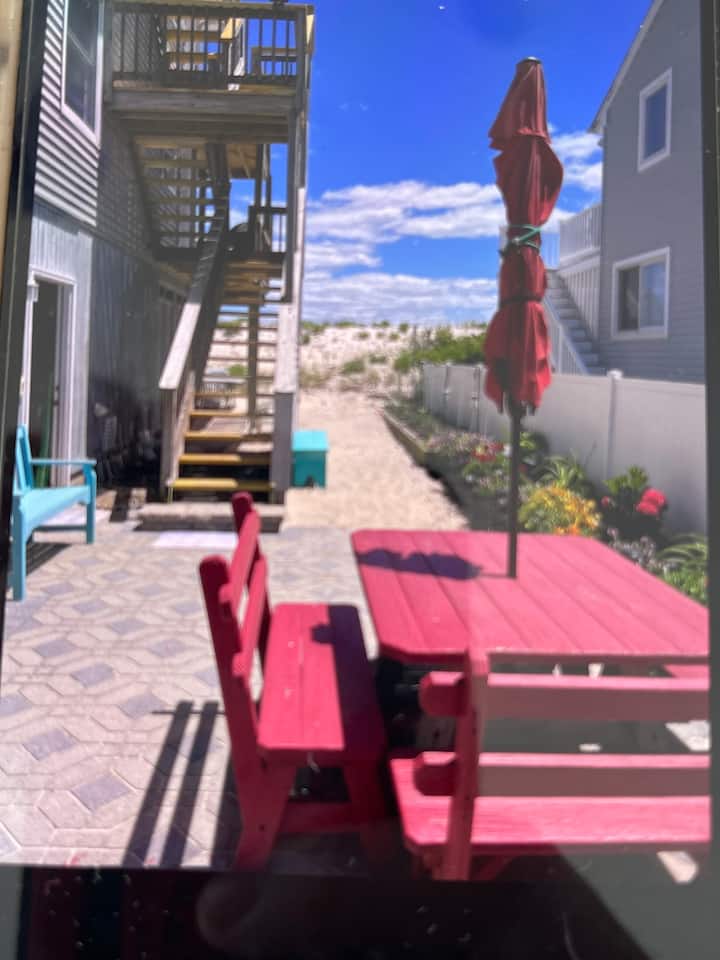 Ocean Front
Direct Beach Access
3bedroom 2 Bath - Beach Haven, NJ