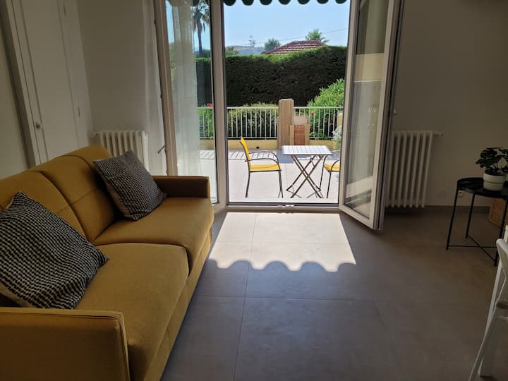 Beau Studio Meublé Avec Parking, 5 Min Des Plages - Juan les Pins