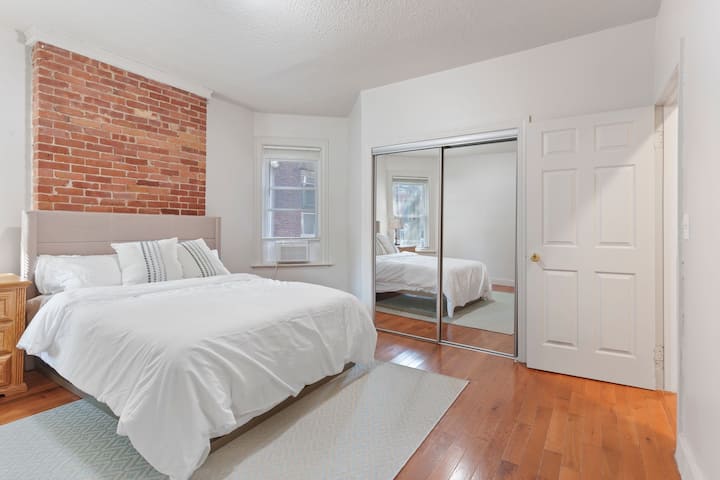 Spacious Room Near Downtown - Hartford, CT