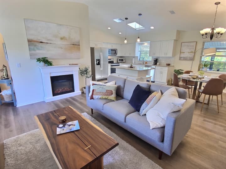 🌺 Stunning 2 Br/2 Ba Pool Home Near Beaches - Venice, FL