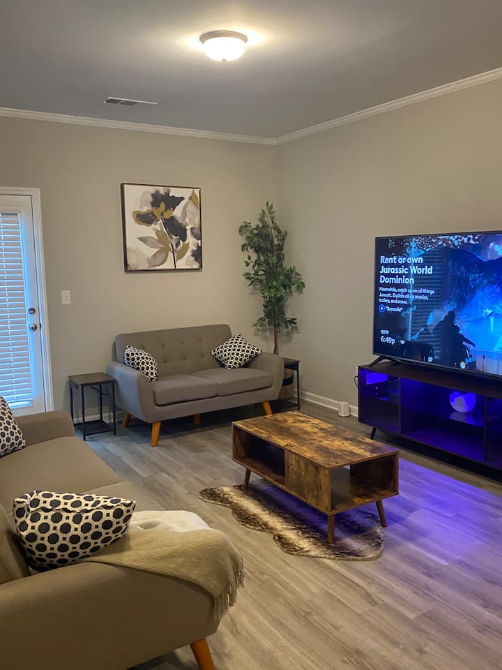 Spacious 3 Bedroom 2.5 Bath Town House. - Hartsfield-Jackson Atlanta Airport (ATL)