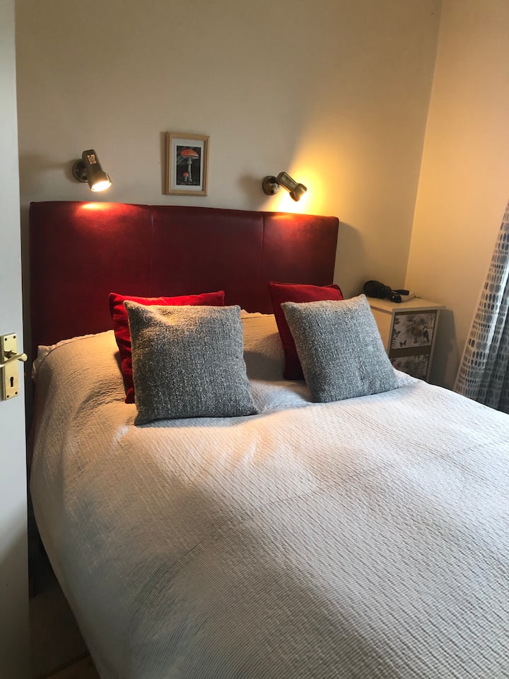 Over The Marina - Views From Your Cozy Bedroom - Bantry