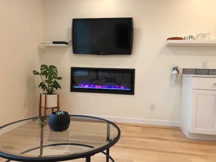 Downtown With Large Private Rooftop Patio - Kelowna