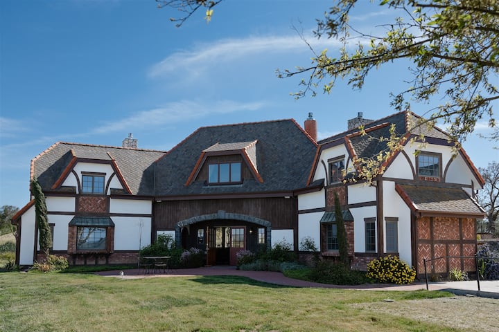 4 Master Suites - Vineyard Estate Home - San Miguel, CA