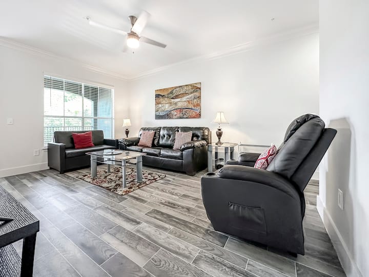 Modern 2/2 Apt. Walk In Shower, Lift Recliner Mda - Houston, TX