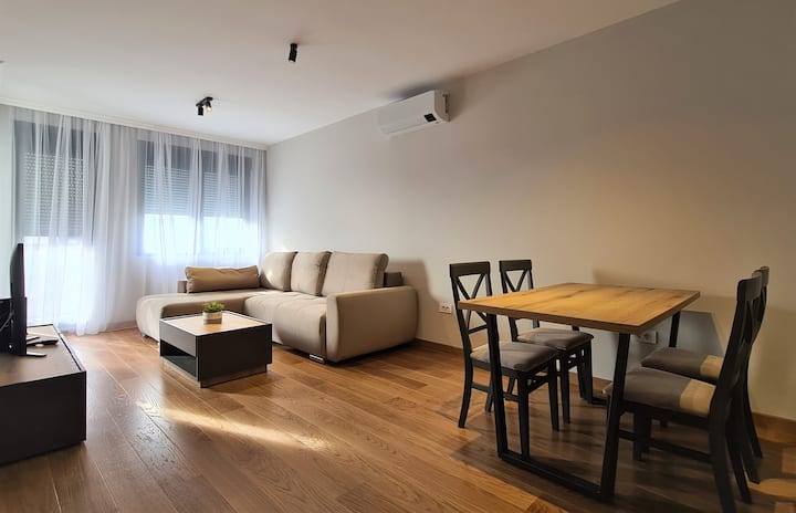 Lovely 2-bedroom Apartment With Parking Space - Podgorica